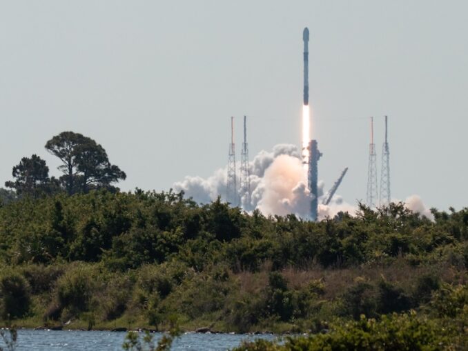 SpaceX completes 400th Falcon booster landing on mission featuring 27 ...