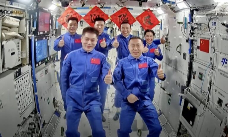 China taikonaut trio arrives at the Tiangong space station ...