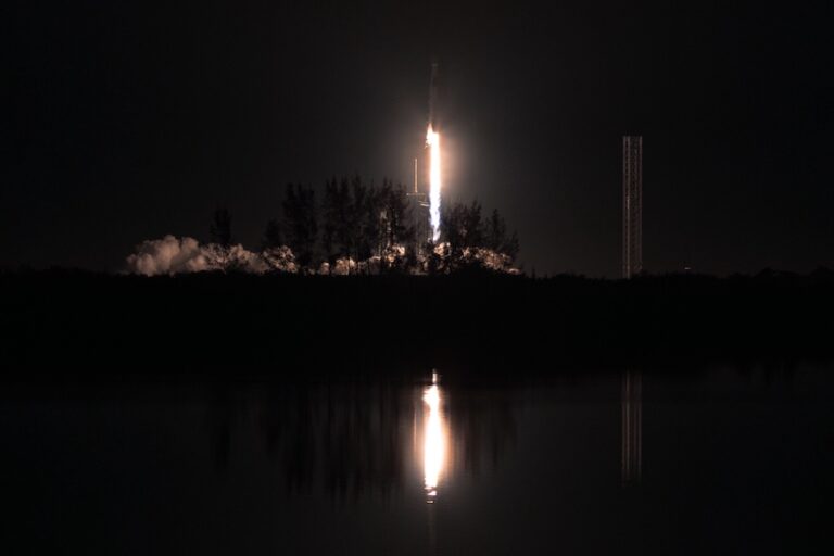 SpaceX launches 21 Starlink satellites during final orbital launch of ...