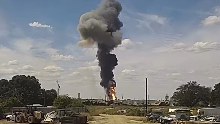 Ground testing anomaly destroys Firefly Aerospace’s Alpha booster ...